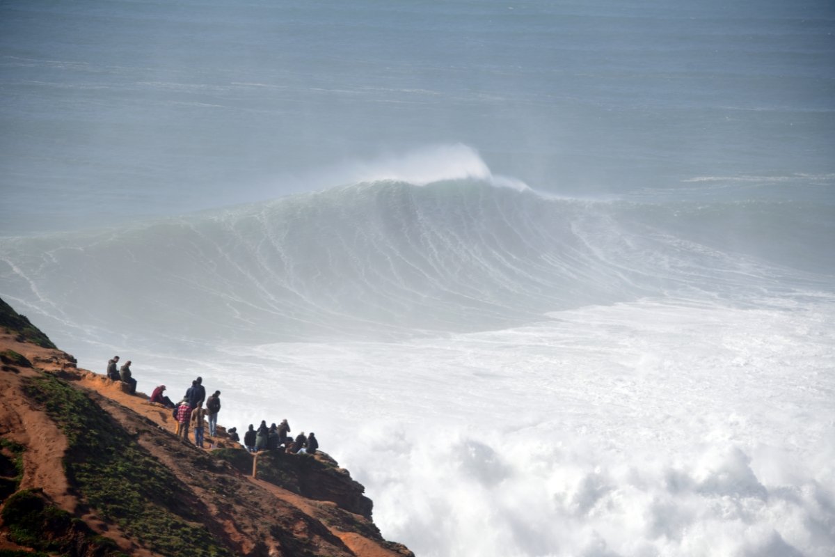Todo lo que necesitas saber sobre Nazaré y sus Olas Gigantes
